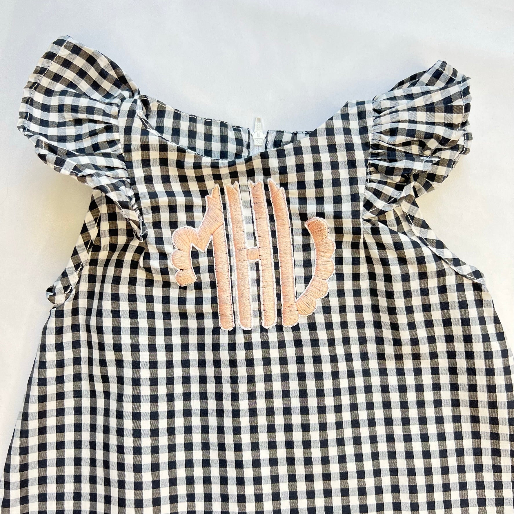 ADD A Scalloped Monogram – Gingham & Gold Designs